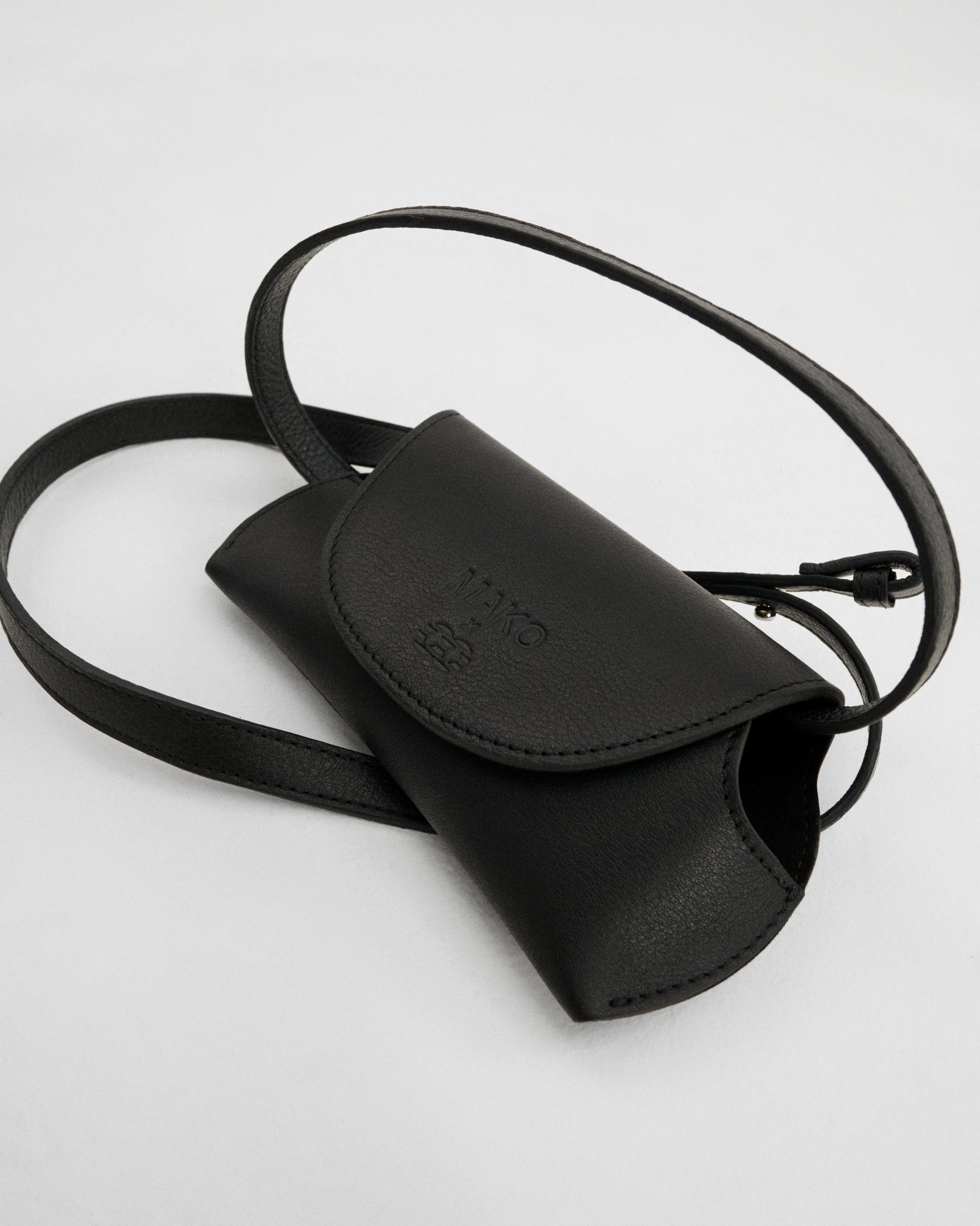 Case MAKO x OOPawelec Black – MAKO STORE